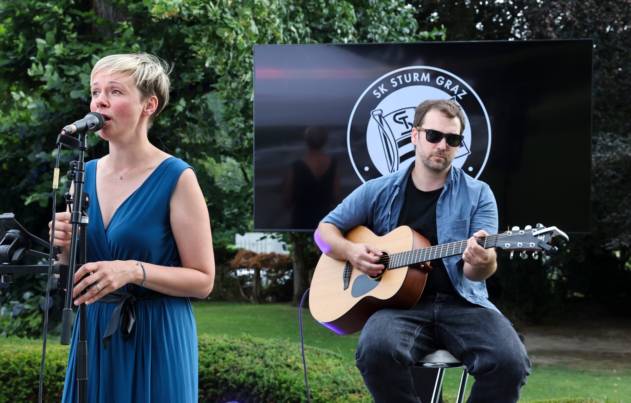 Zeigt her eure Wäsch‘ - Meister Sturm trat erstmals in neuen Dressen ...