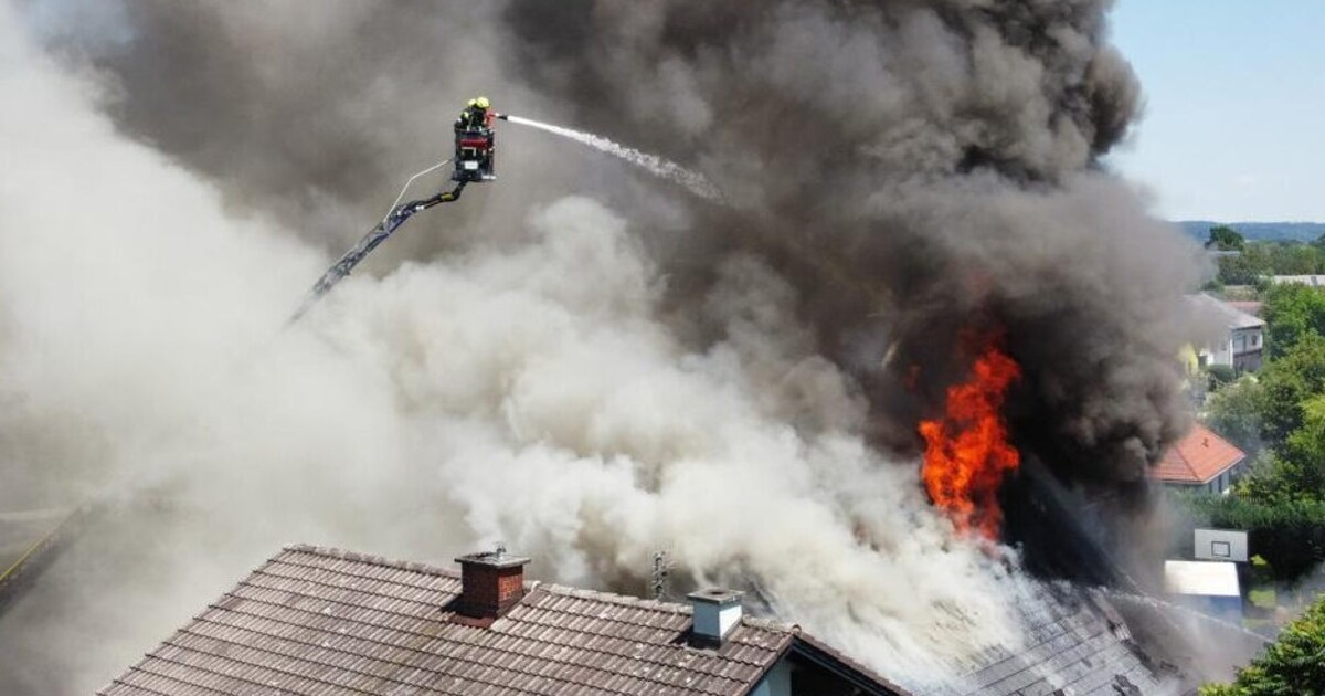 Gebäude in Vollbrand - Feuer wütet im Waldviertel: Knapper Kampf um ...
