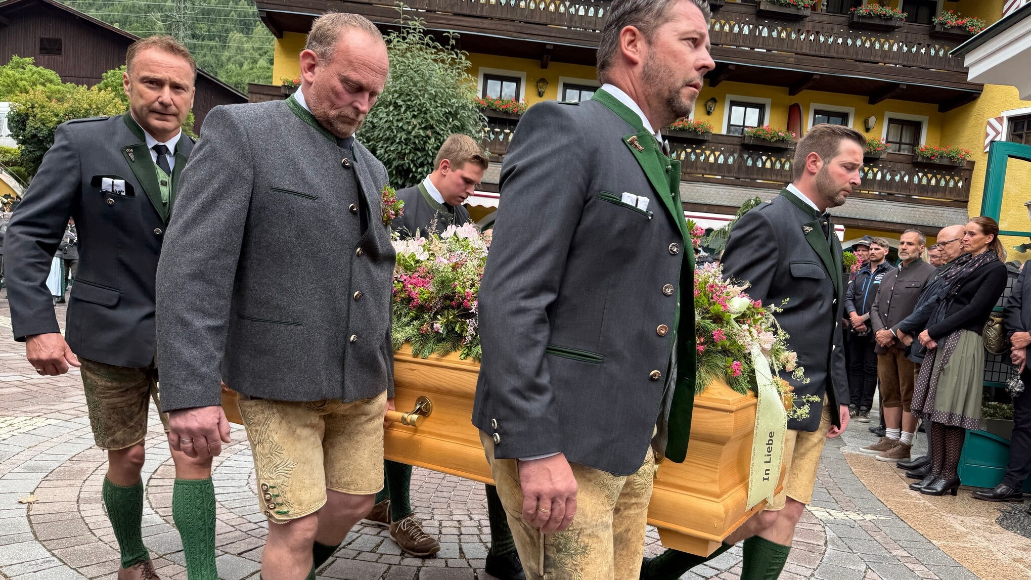 Marc Pircher sang - Schladming nahm Abschied von beliebtem Hotelier ...