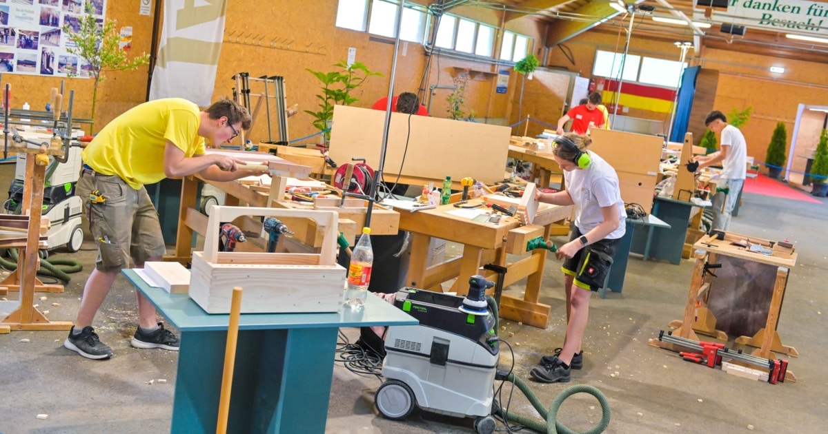 Kelsey bailey bus porn the shots are of a girl with a