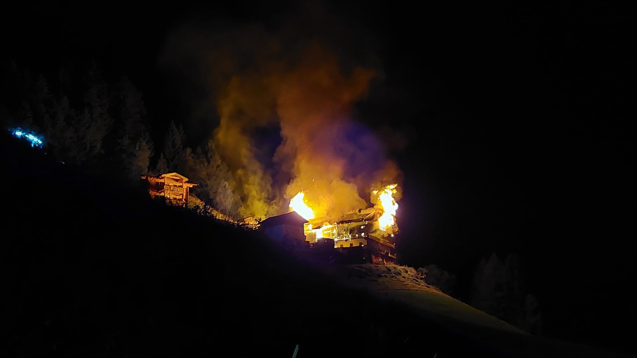 Serie geht weiter - Schon wieder! Bauernhof bei Feuerinferno zerstört ...