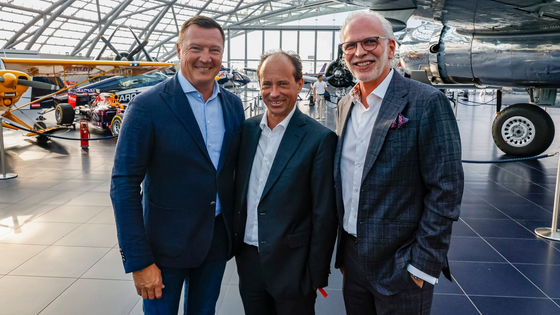 Vor Festspielen - Hangar-7 wurde zur exklusiven Netzwerk-Bühne | krone.at