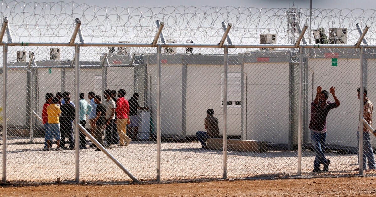 Asyl-Verschärfung - Griechenland nimmt jetzt erste Migranten fest ...