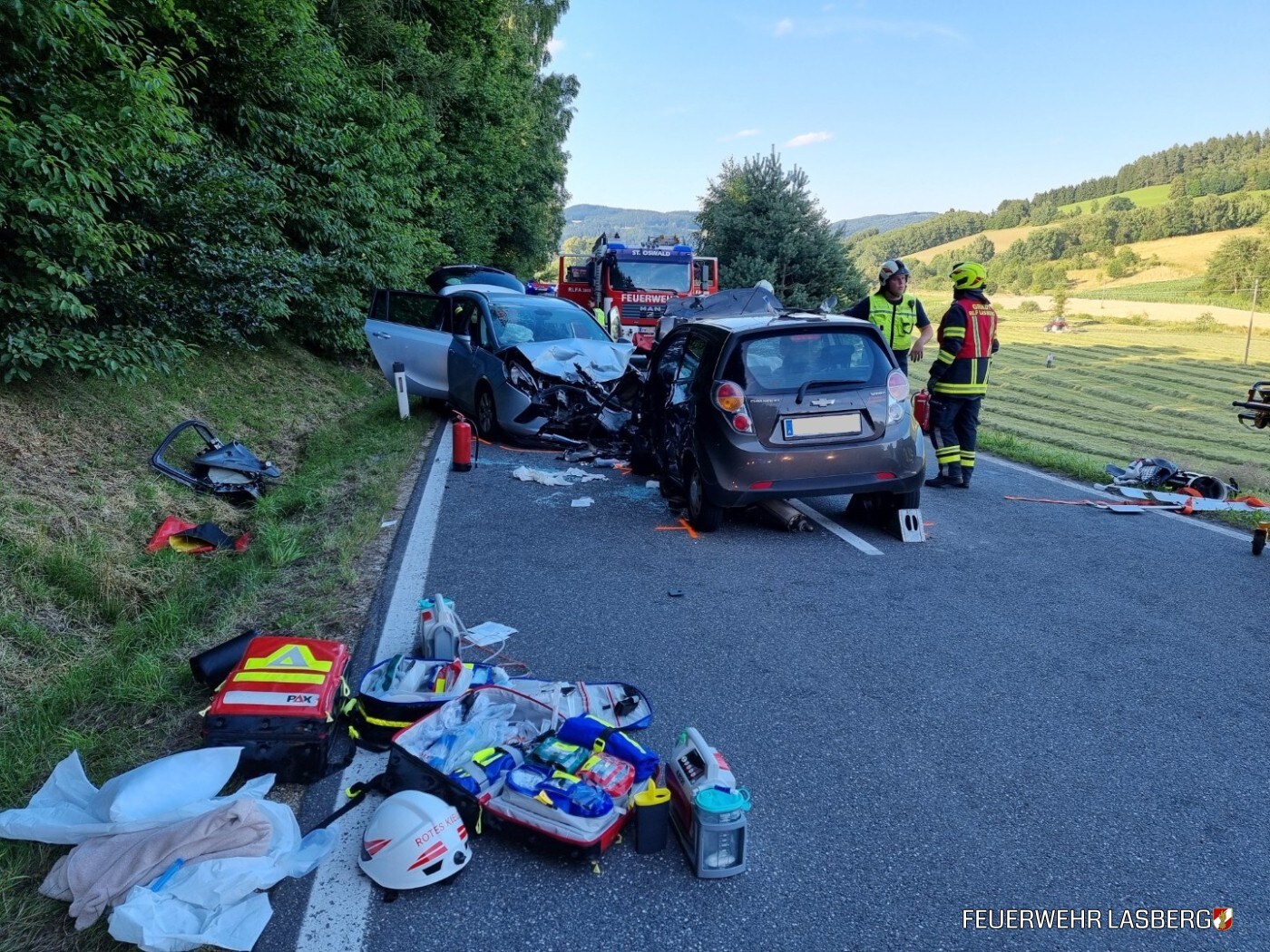 Im Mühlviertel - Vater und Sohn bei Frontalcrash schwer verletzt | krone.at
