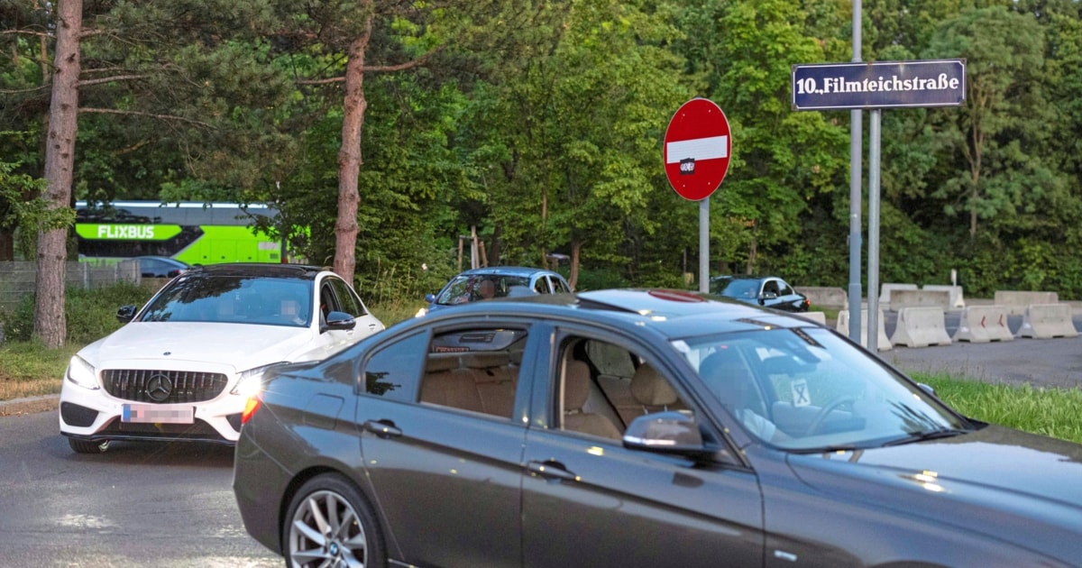 Als Signal an Szene - Wegen Rasern: Ärger um plötzliches Parkverbot ...