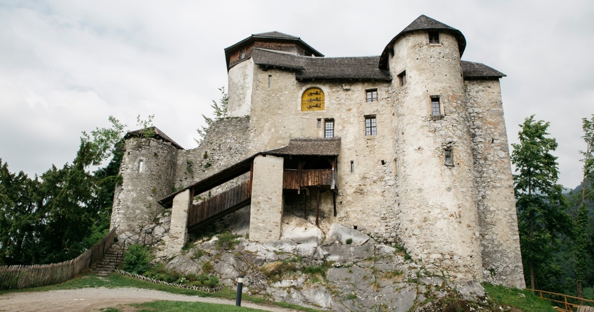 Exklusive Lage - Für Millionäre: Schloss Glopper steht zum Verkauf ...