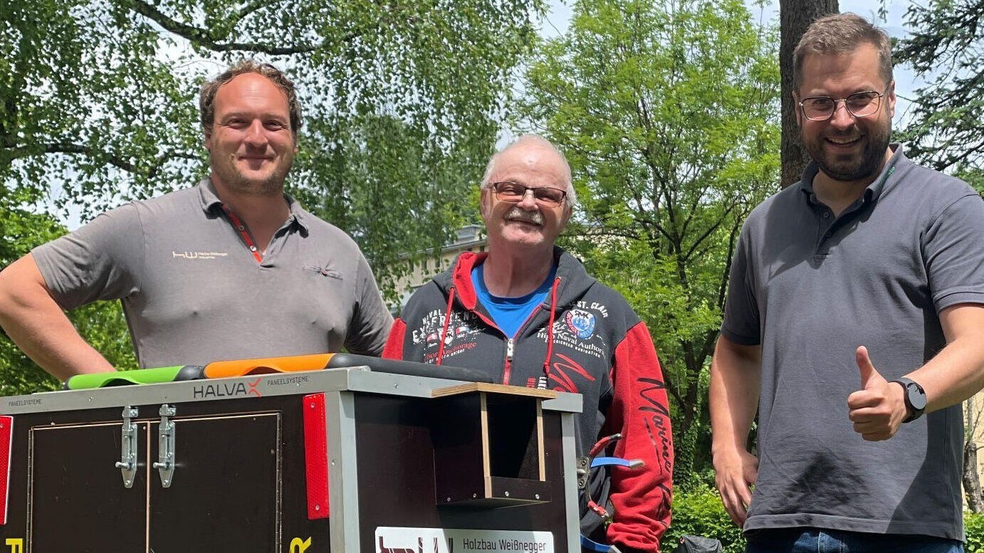 Brutale Attacke - Fischl-Flitzer mit Müllgreifer in Spital geprügelt ...