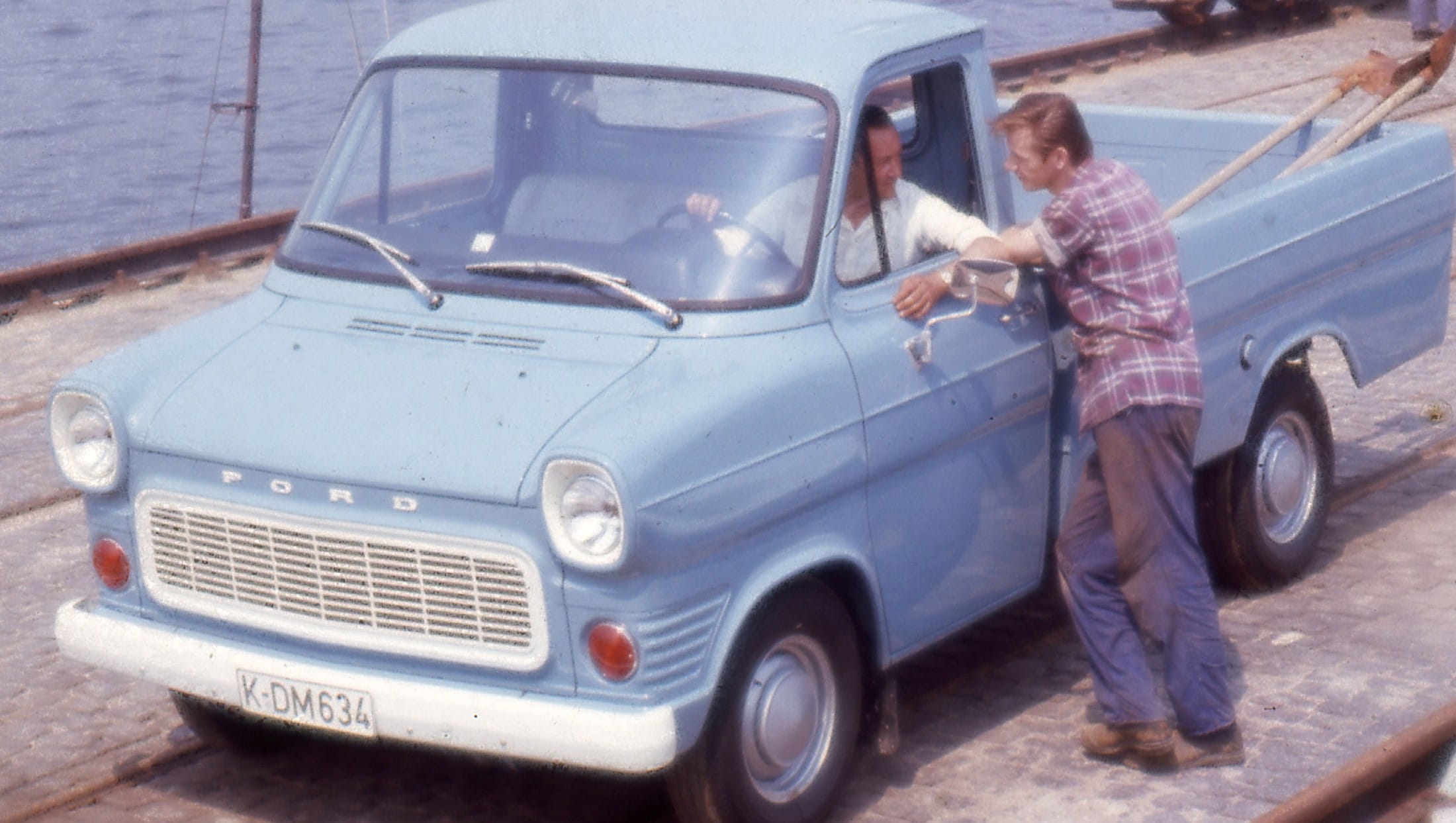Mit bis zu 2000 PS - Ford Transit: 60 Jahre Transporter-Legende | krone.at