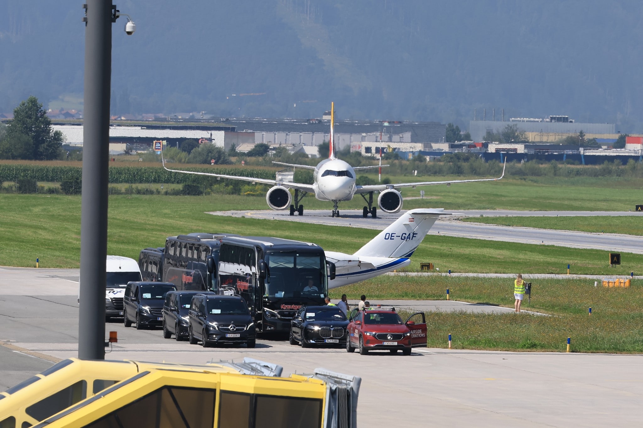 Vor Testspiel-Kracher - Stars von Real Madrid in Innsbruck gelandet ...