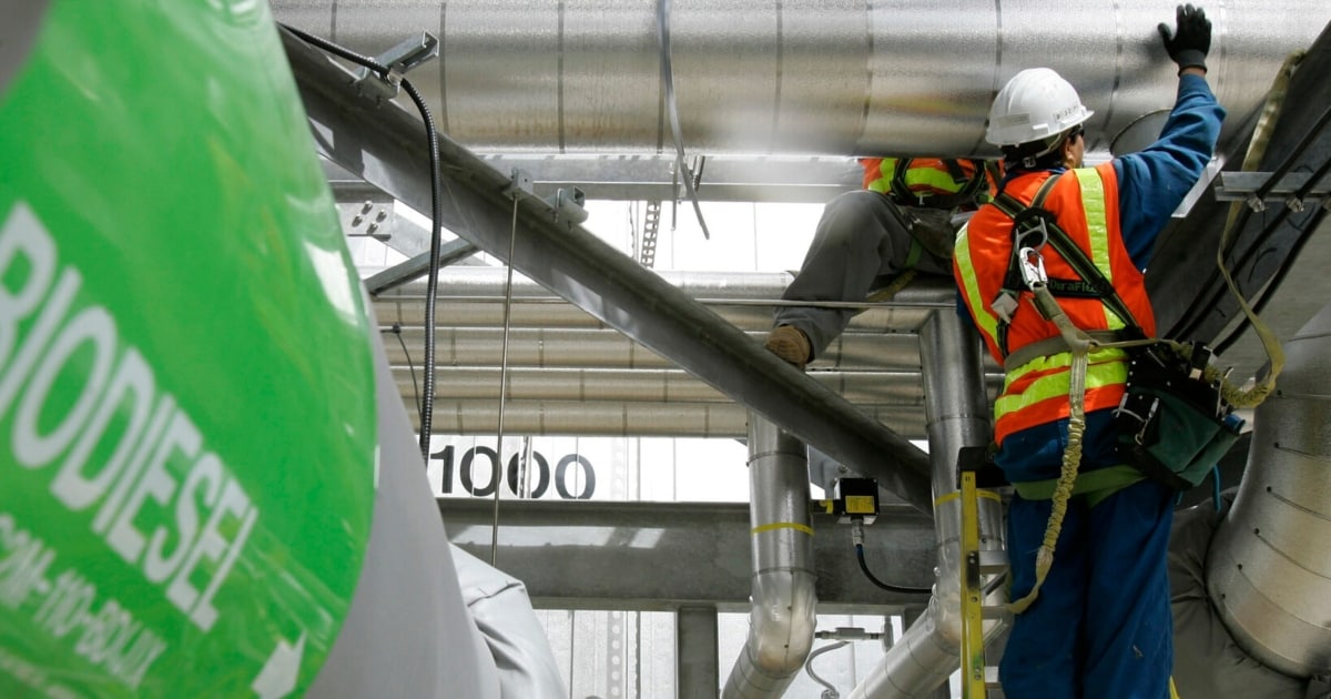 KV-Verhandlungen - Beschäftigte der chemischen Industrie streiken ...