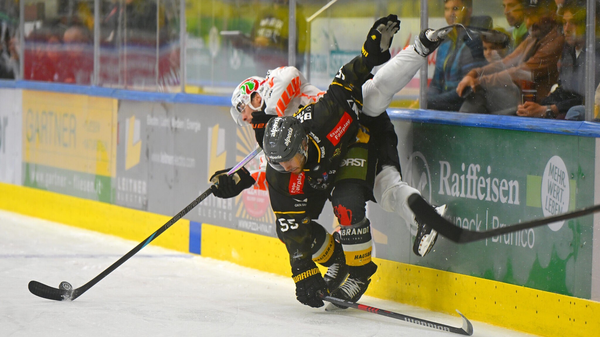 ICE Hockey League - Salzburg gewinnt Schlager gegen den KAC | krone.at