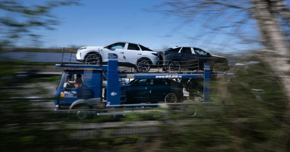 Modelle von Stellantis - Brandgefahr: Autoriese startet neuen Mega ...