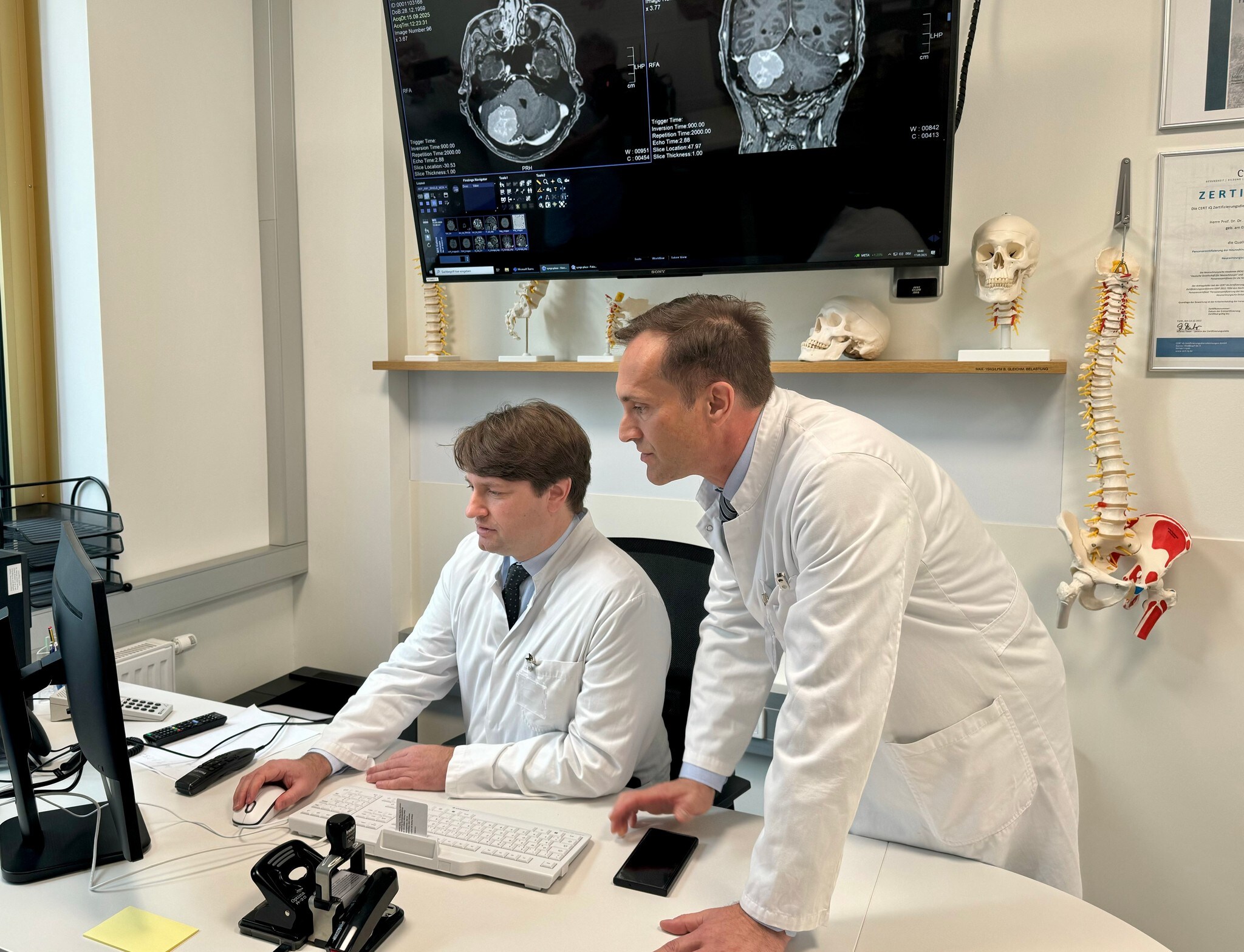 Neurochirurgie - Neue Top-Mediziner für die Klinik Oberwart | krone.at