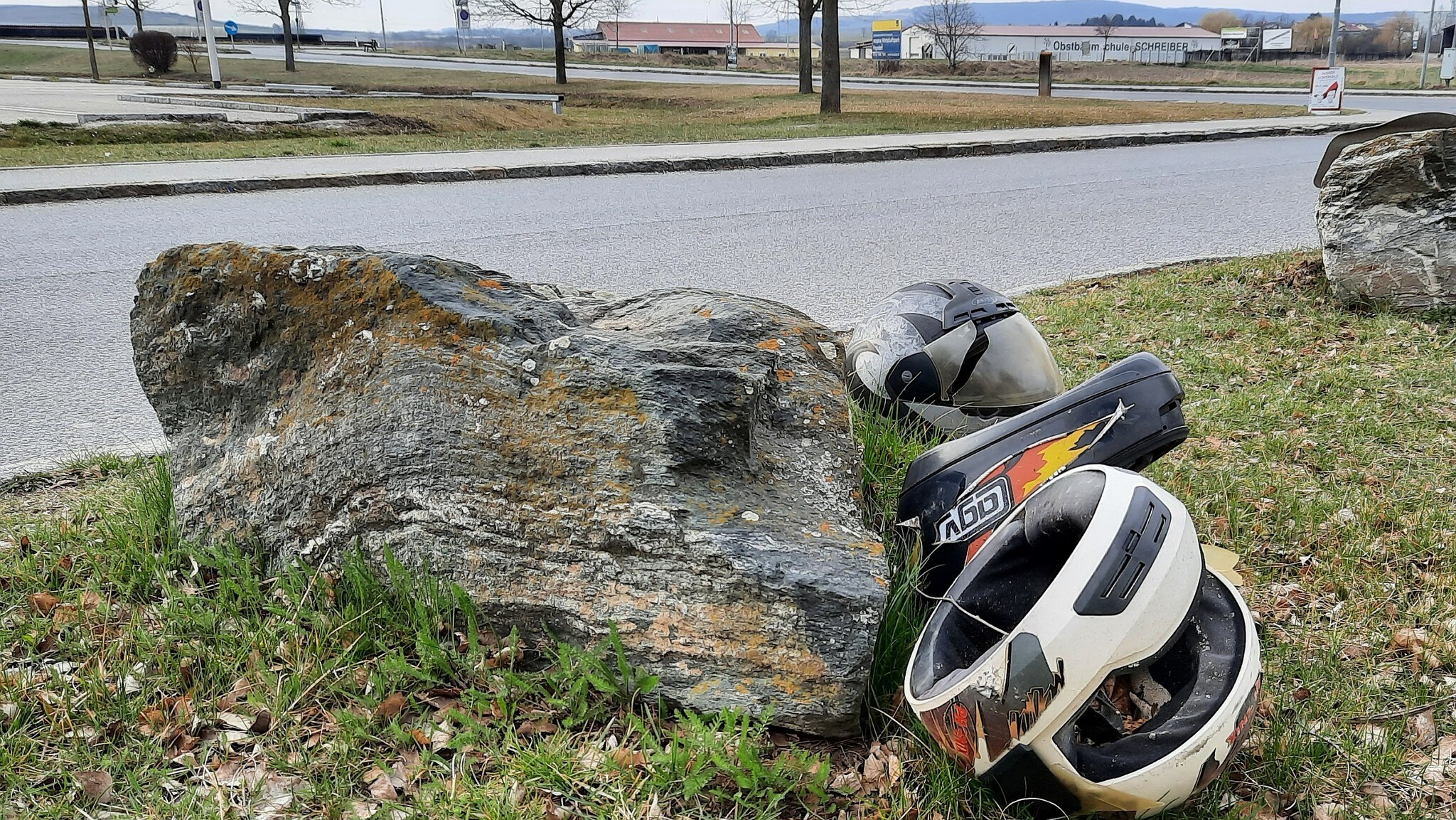 Mit Heli ins Spital - 3 Schwerverletzte bei Motorradunfall im Pinzgau | krone.at