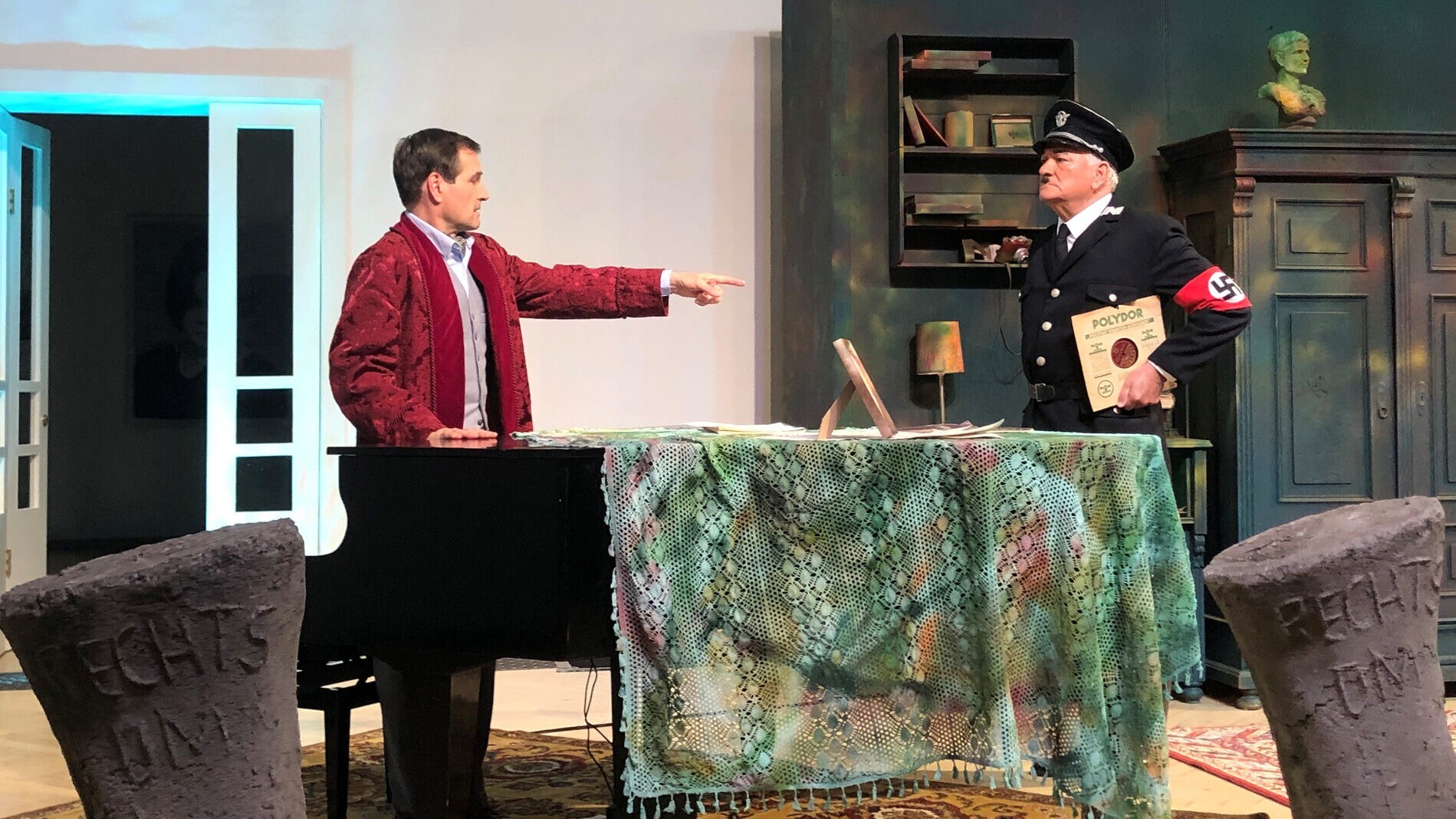 Kulturkritik - Peinliche Nazi-Komödie in Klagenfurts Künstlerhaus ...