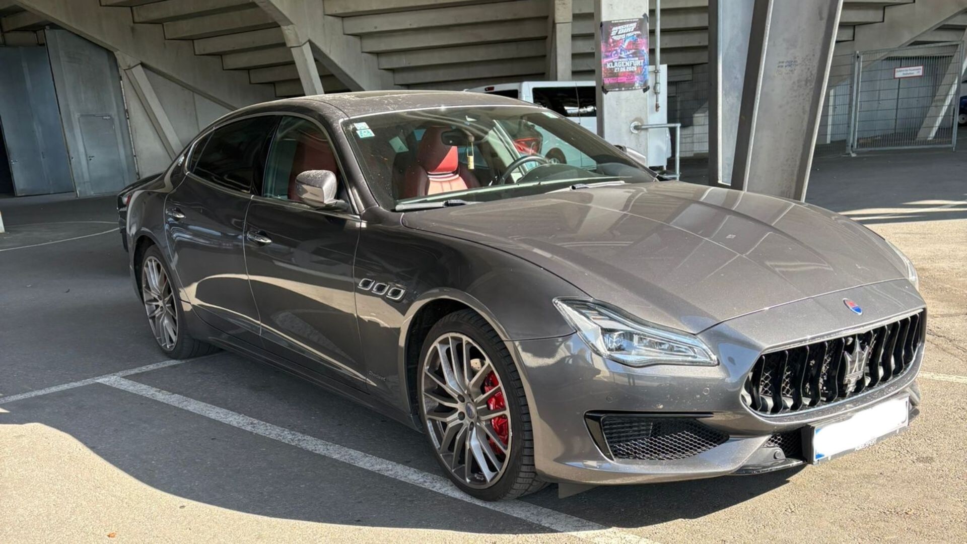 Und die Kripo rief an - Austria strauchelt! Aber Chef kommt im Maserati ...