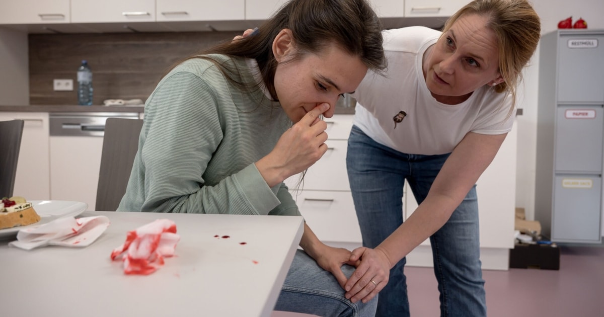 Erste-Hilfe-Tipps - Nasenbluten! So geht man am besten dagegen vor ...