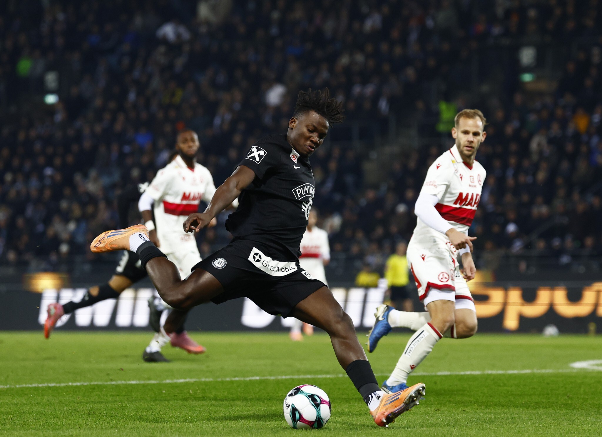 Sieg gegen den GAK - Mitchell und Malone lassen Sturm im Derby jubeln | krone.at