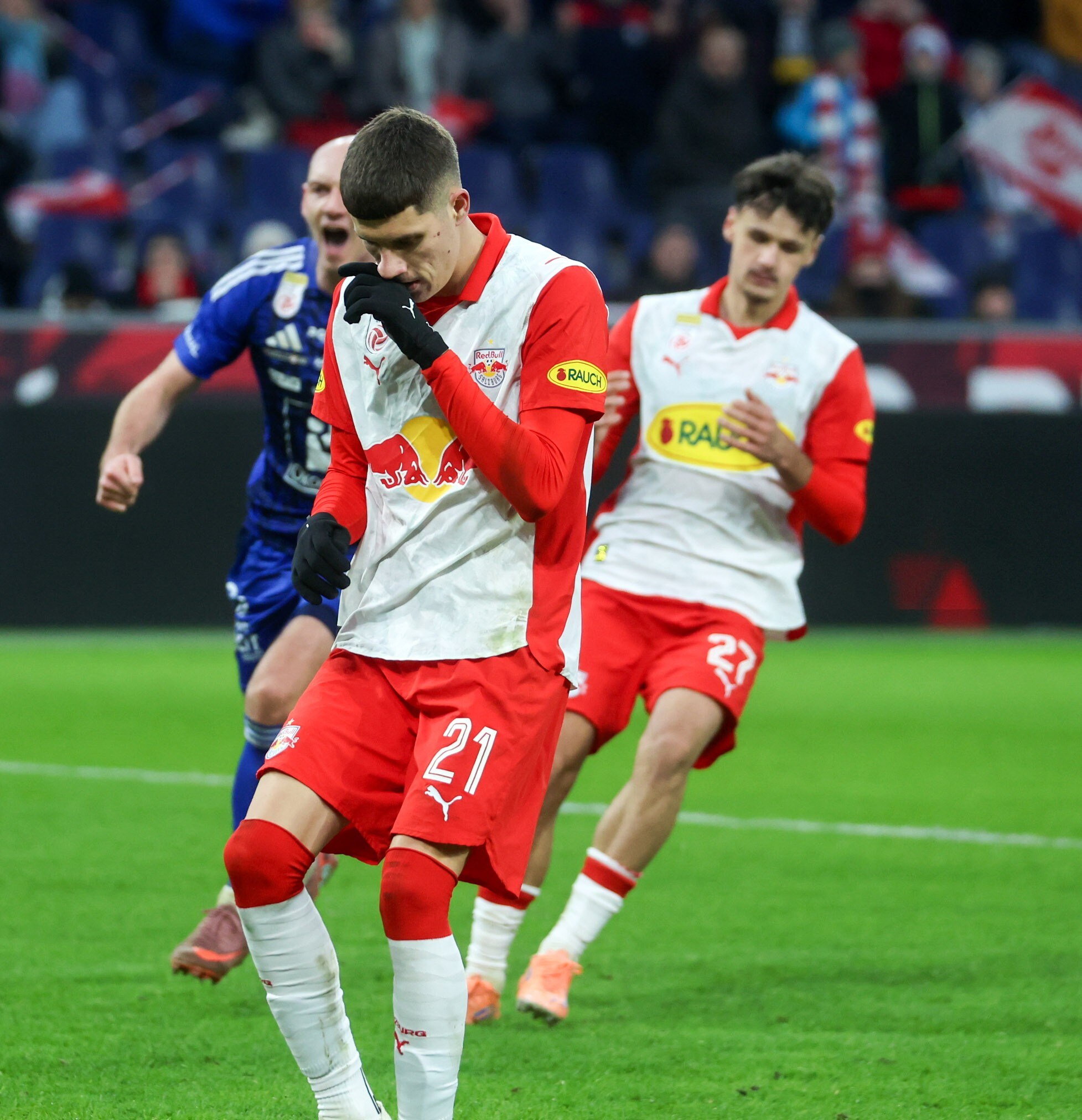 Worries about Alajbegovic - LIVE: Fiercely contested match between ...
