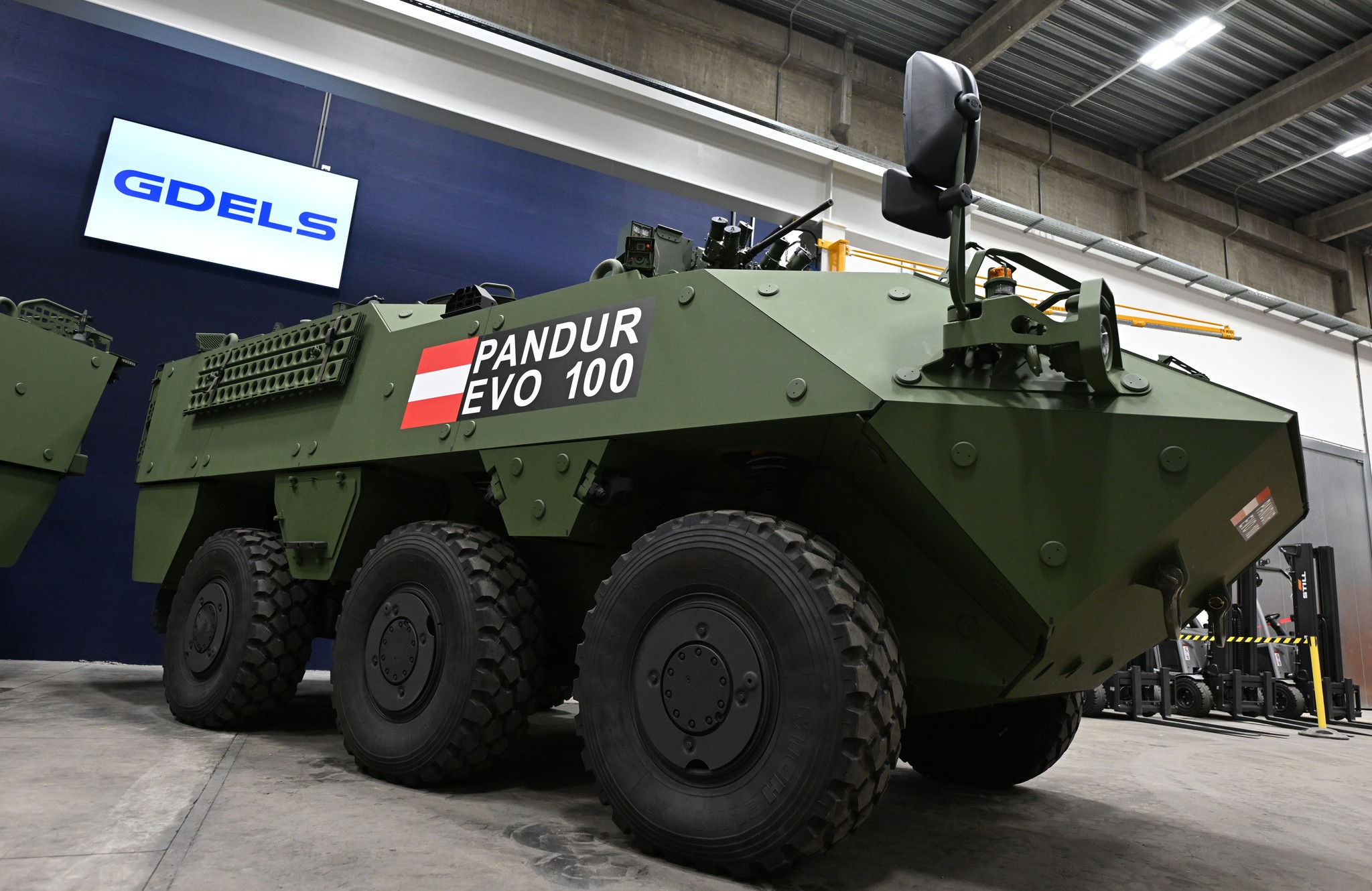 12 Varianten bestellt - Erste neue Radpanzer fürs Bundesheer stehen ...