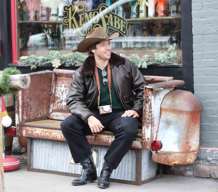 Western‑Vibes - Arnies Sohn Joseph sorgt in Aspen für Cowboy‑Glam ...