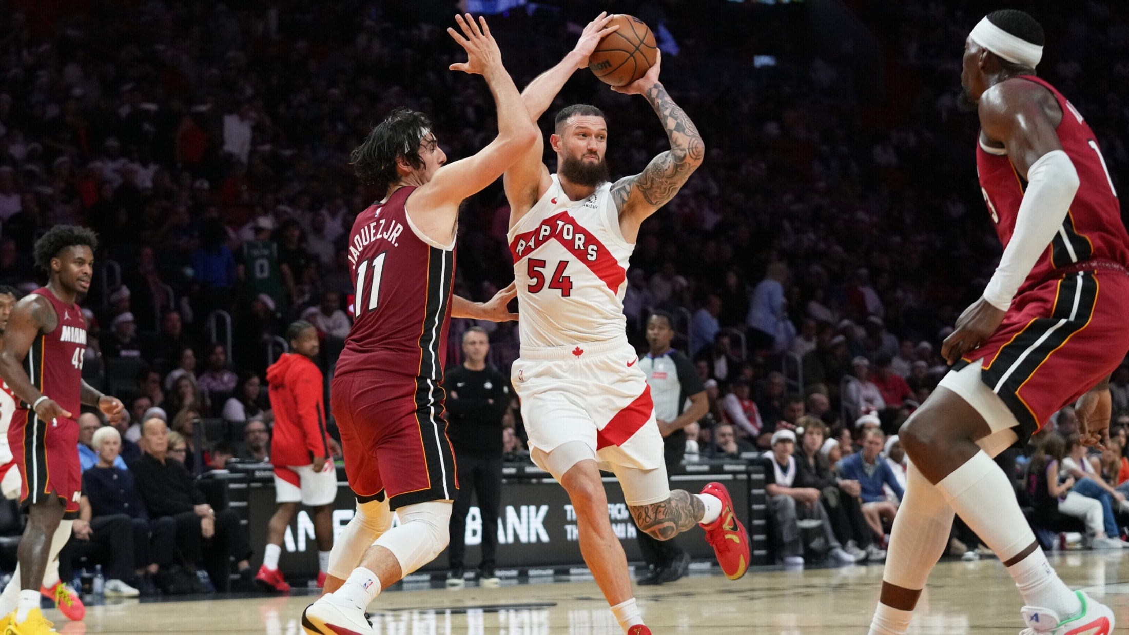 Bei Sieg gegen Heat - Verletzter Pöltl verpasst zehntes NBA-Saisonspiel ...