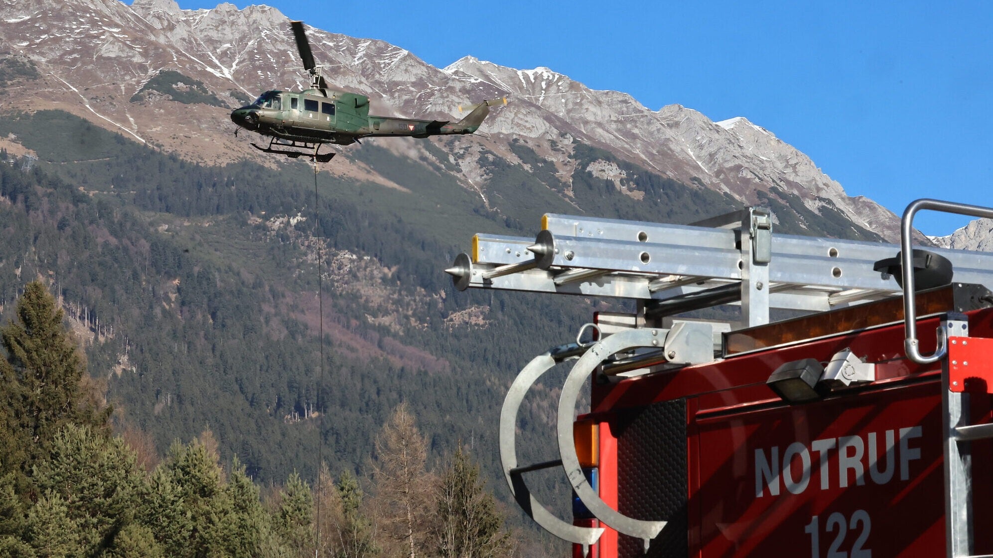 Noch kein „Brand aus“ - Kampf gegen Glutnester auf Nordkette geht ...