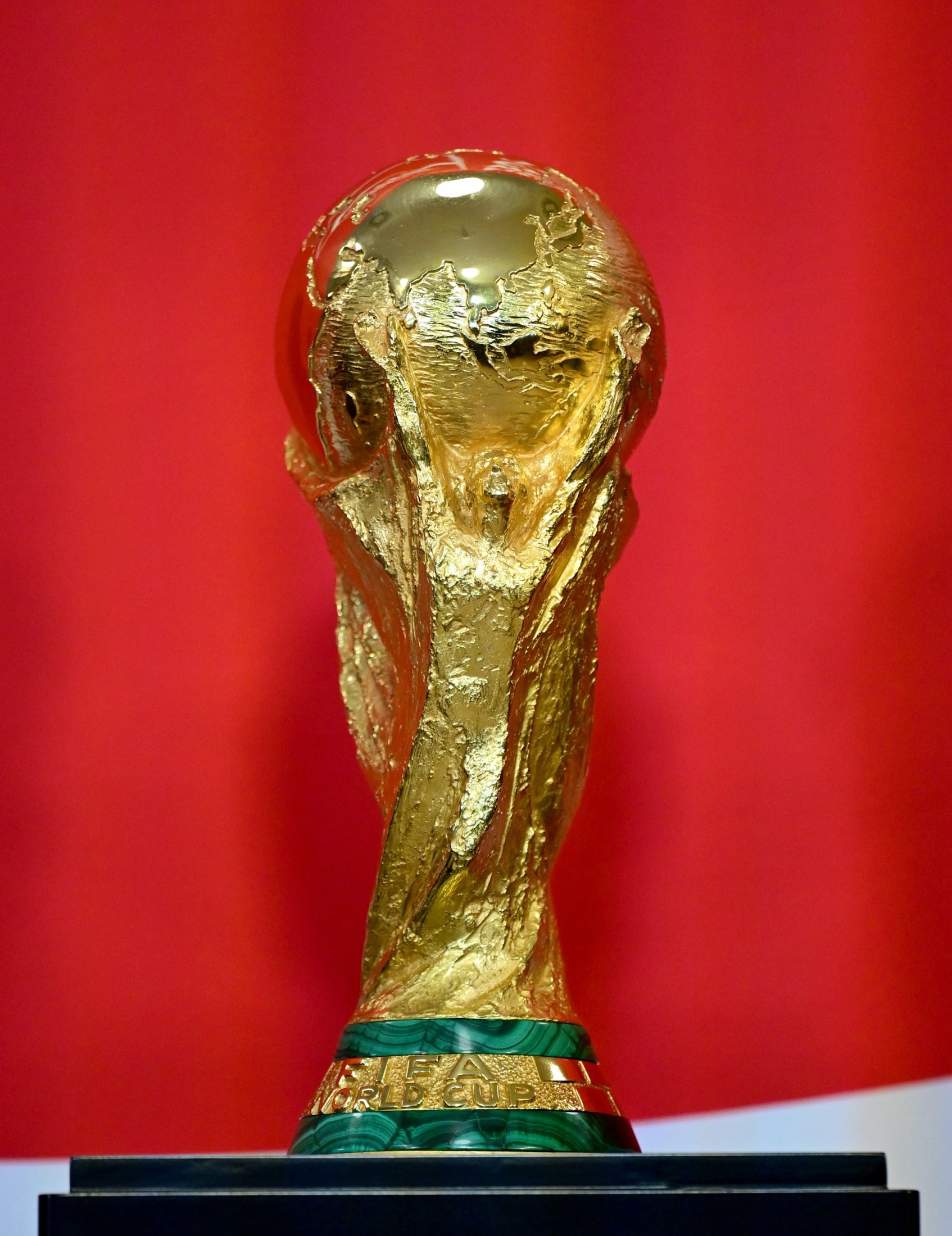 Feierlich enthüllt - Der FIFA-WM-Pokal ist jetzt in Österreich | krone.at