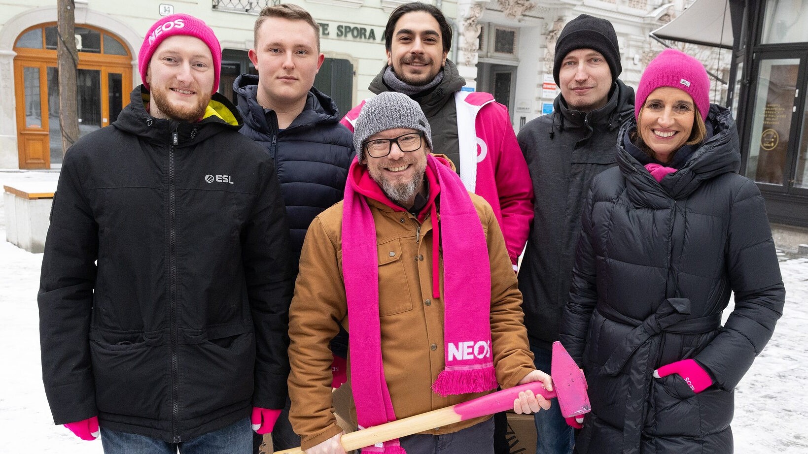 Endspurt im Wahlkampf - Stimmenjagd mit Hammer und riesigem ...