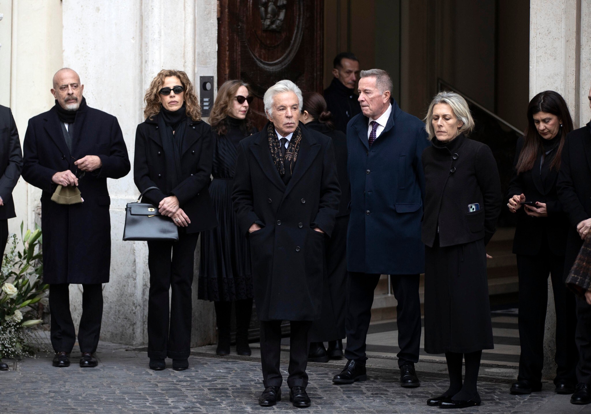 Sarg in Rom aufgebahrt - Italiener nehmen Abschied von Modepapst ...