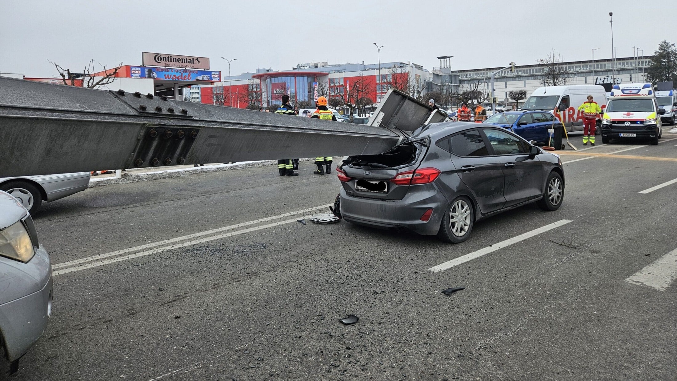 Ermittlungen laufen - Kran-Unfall in Klagenfurt: Heftige Diskussionen ...