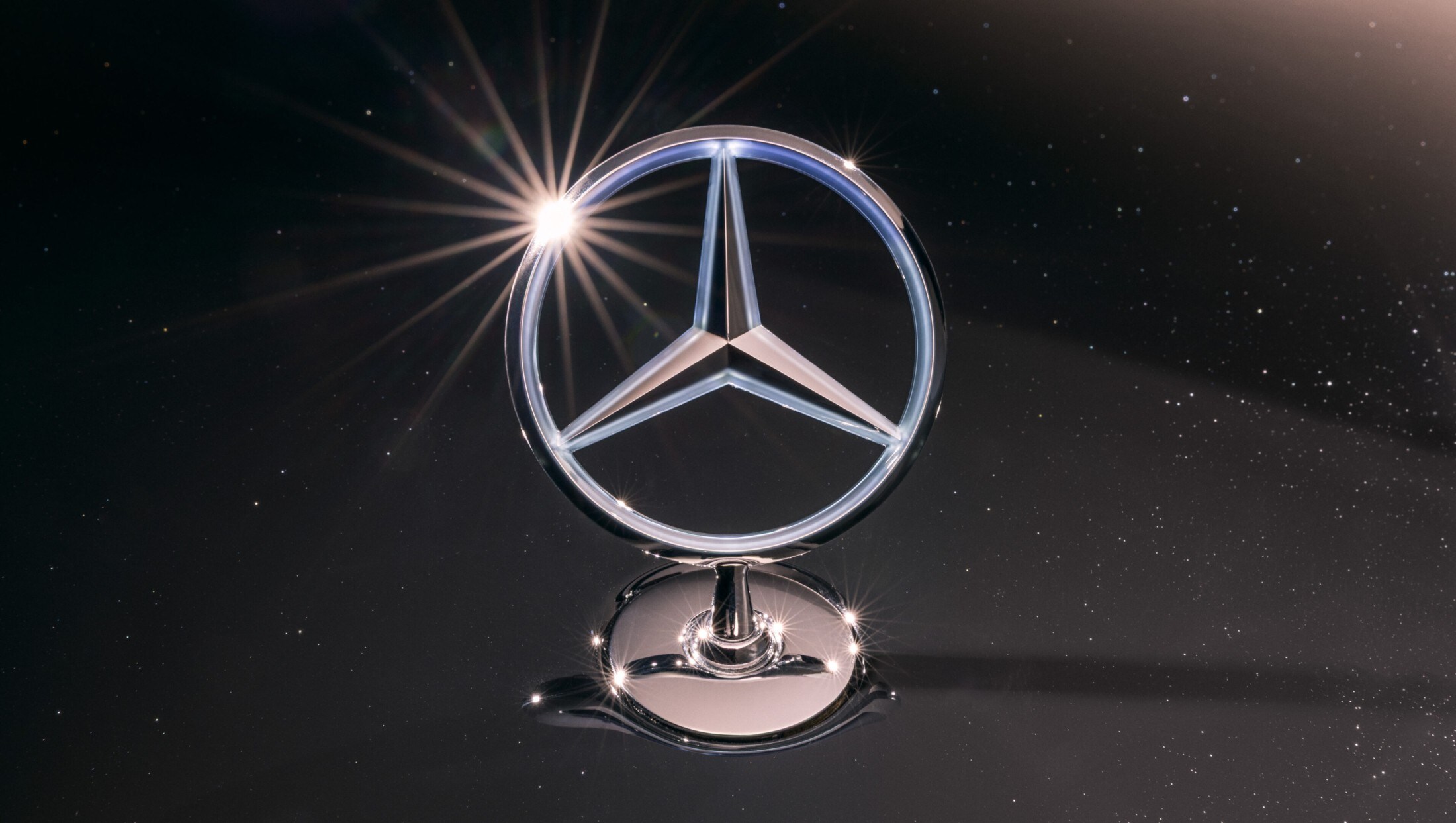Leuchtender Mercedes Stern