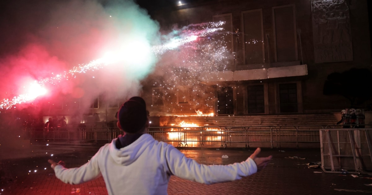Gewalt in Albanien - Proteste gegen Korruption eskalieren: Verletzte ...