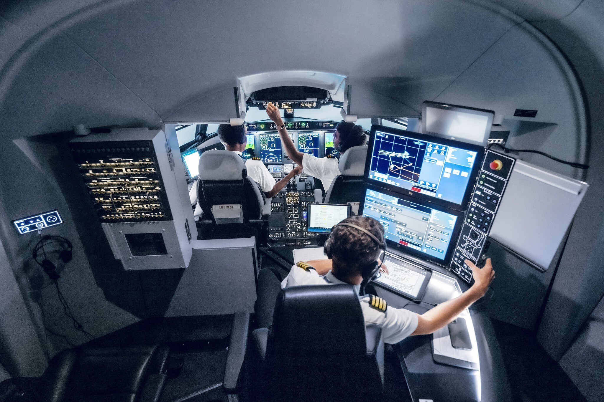Identische Cockpits - US-Piloten trainieren mit steirischen Simulatoren ...