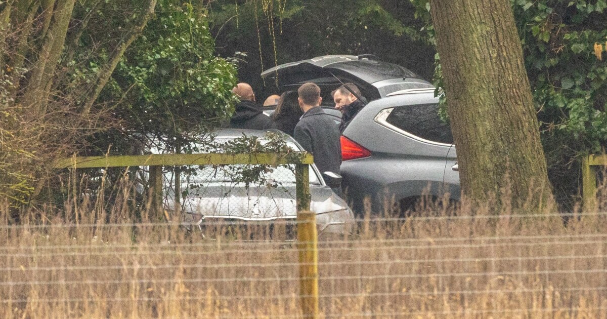 Andrew arrested - Photos show the police operation in Sandringham ...