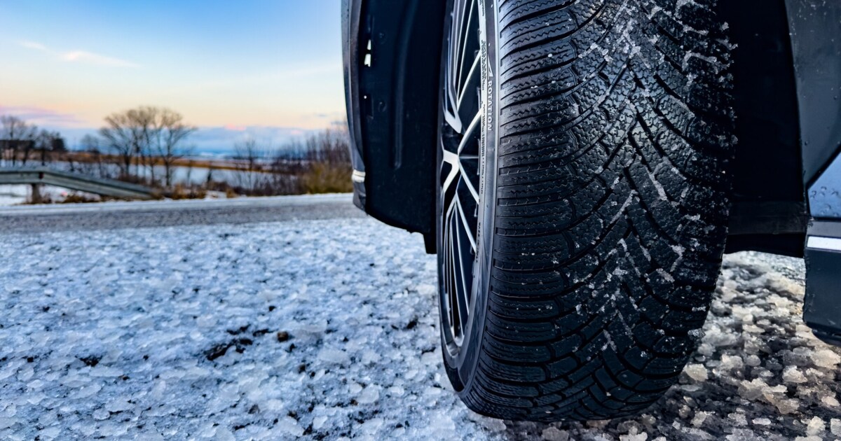 Schone Ihr Pkw Ist Mit Winterreifen Ausgerustet Bild