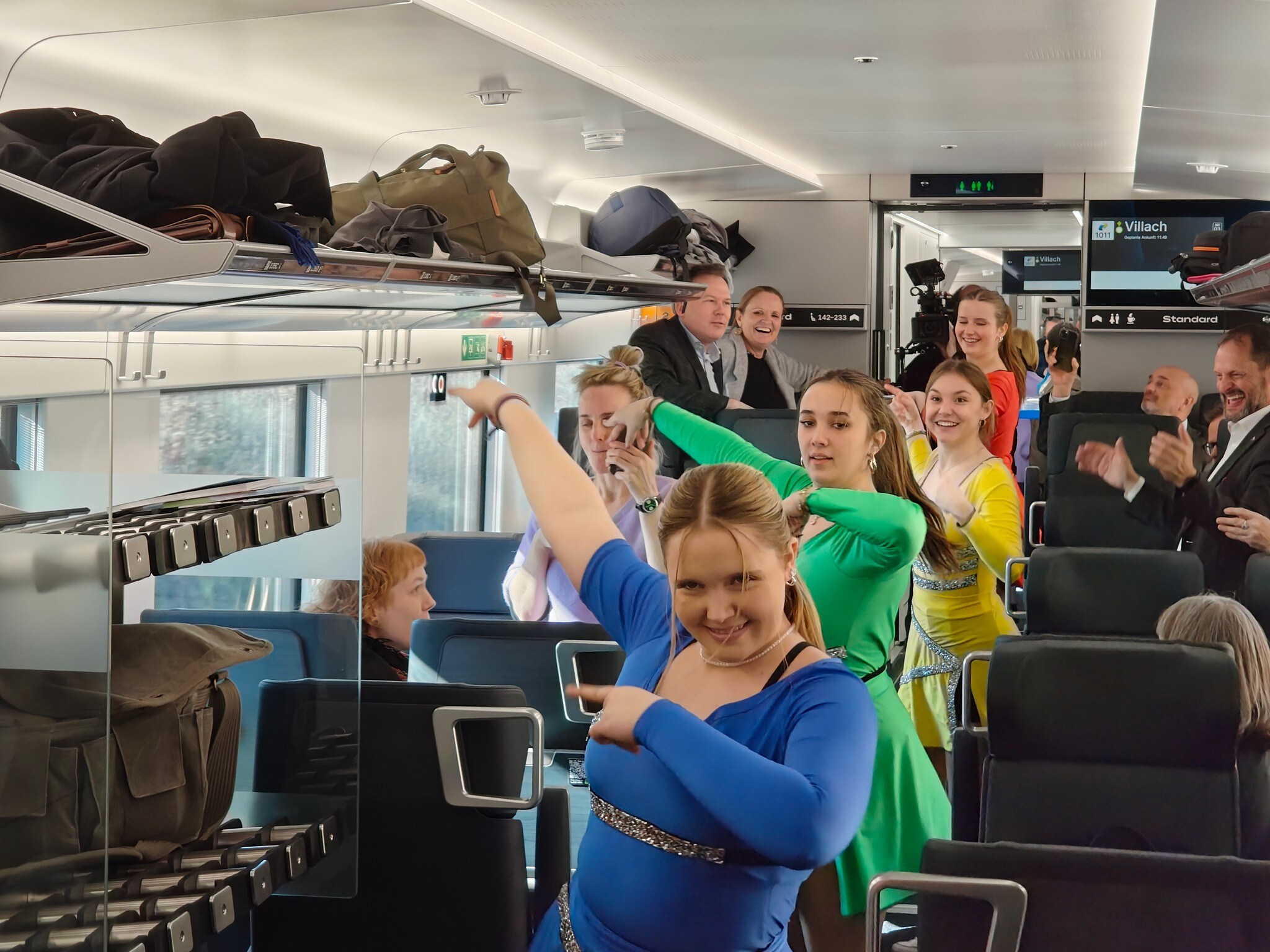 Fulminanter Start - Kunst und Kultur feierten Westbahn-Premierenfahrt ...