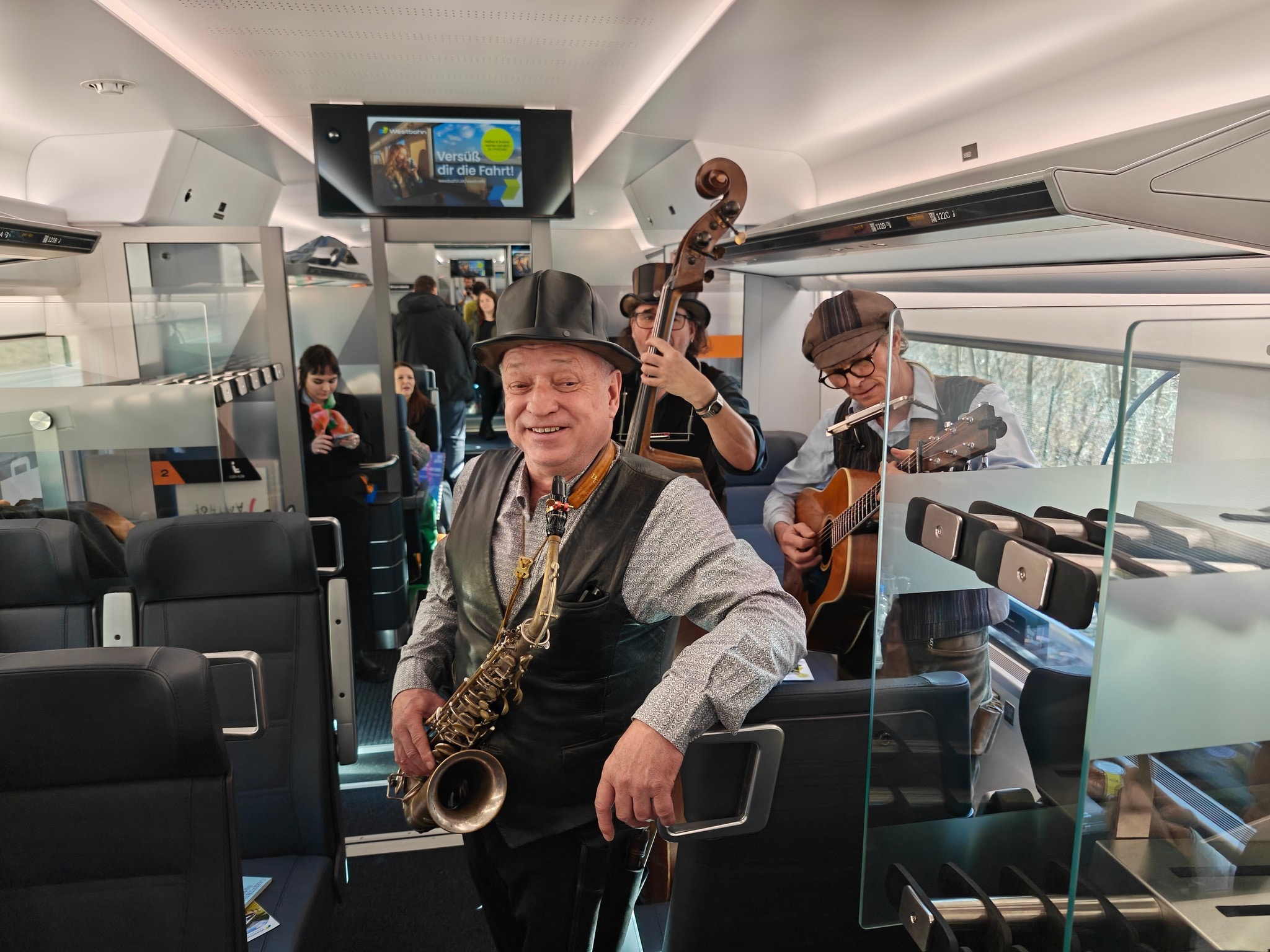 Fulminanter Start - Kunst und Kultur feierten Westbahn-Premierenfahrt ...