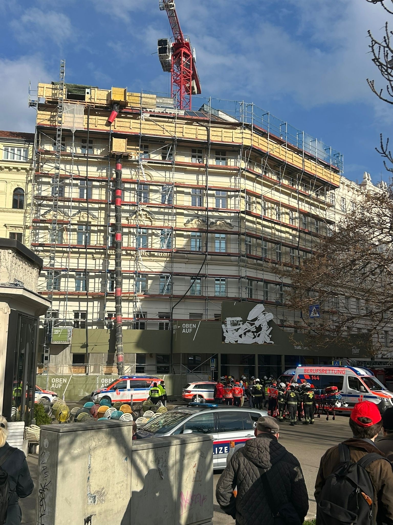 Auf Wiener Baustelle - Unter Betonmassen begraben: Vier Arbeiter tot ...