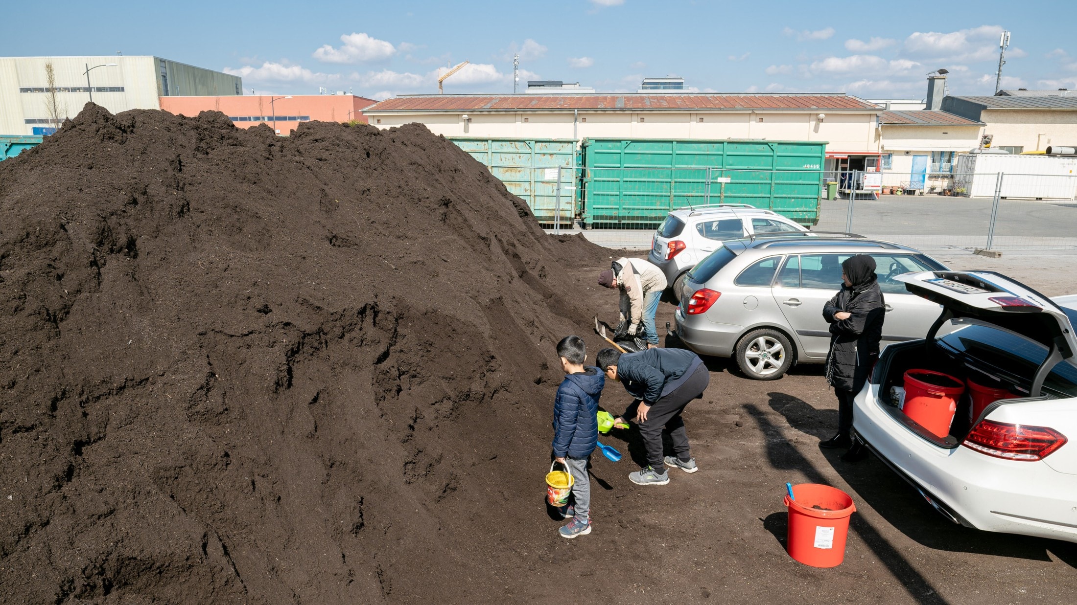 Beim Recyclinghof - Stadt Salzburg bietet wieder Gratis-Kompost an ...