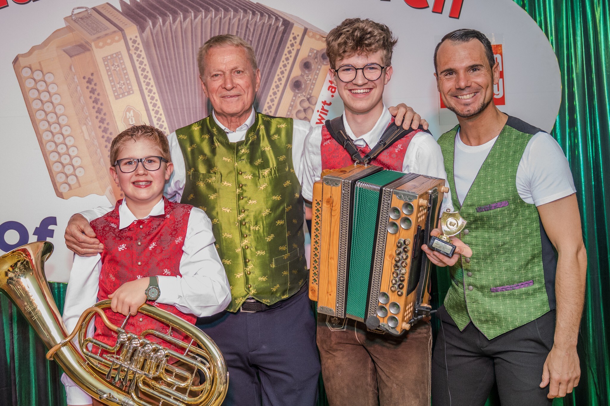 Beim Hartlwirt - Flotte Harmonikaklänge und noch fliegende Finger ...