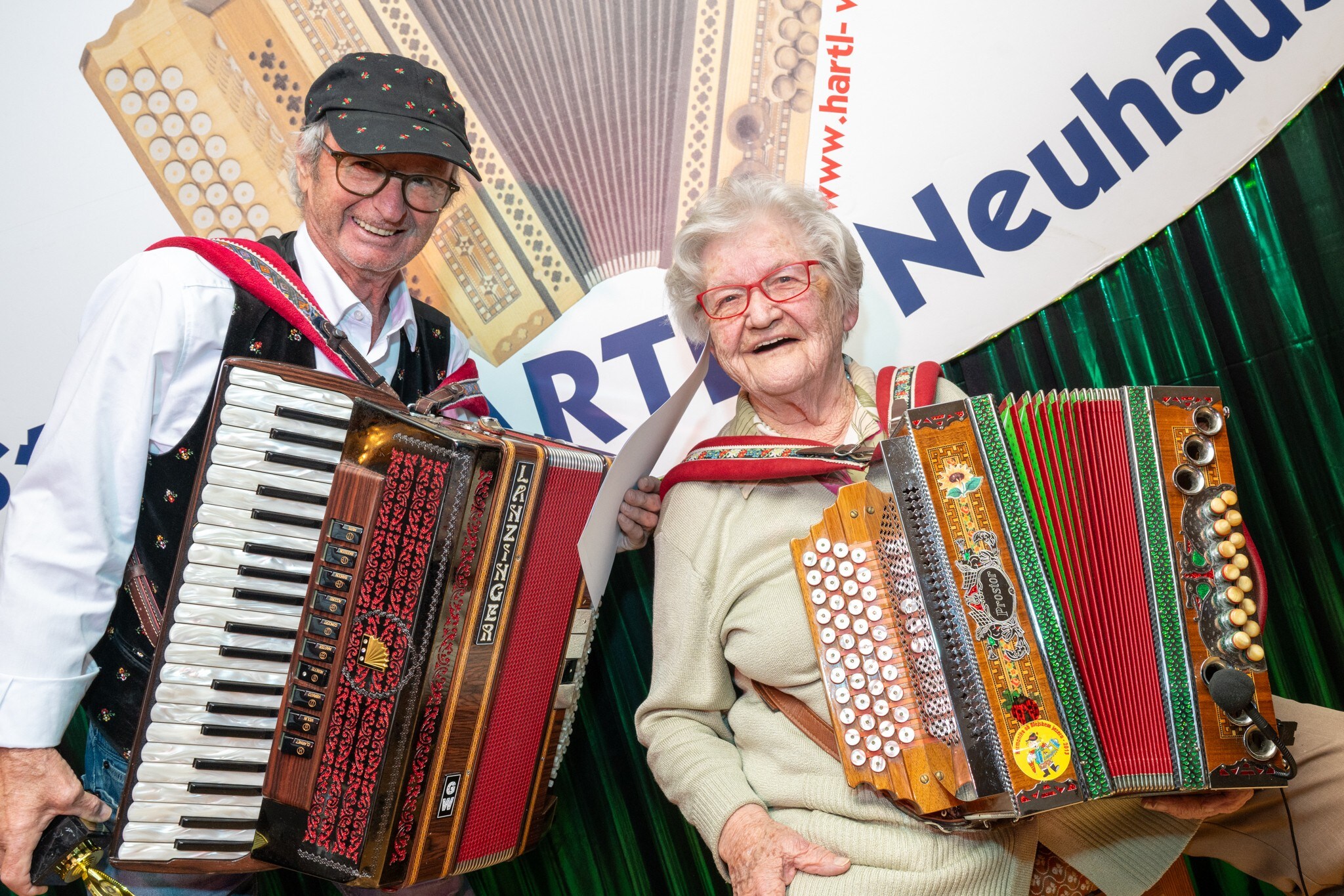 Beim Hartlwirt - Flotte Harmonikaklänge und noch fliegende Finger ...