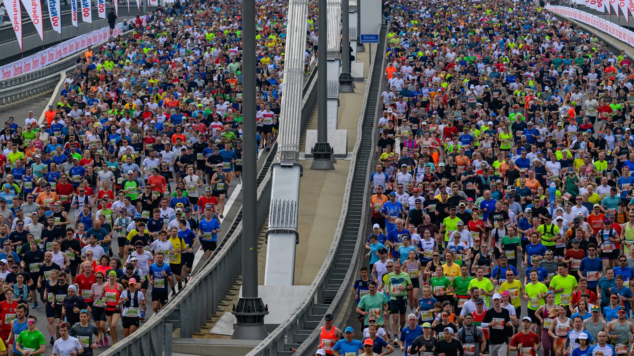 Mehr als 21.000 - So viele Läufer wie nie zuvor beim Linz-Marathon ...
