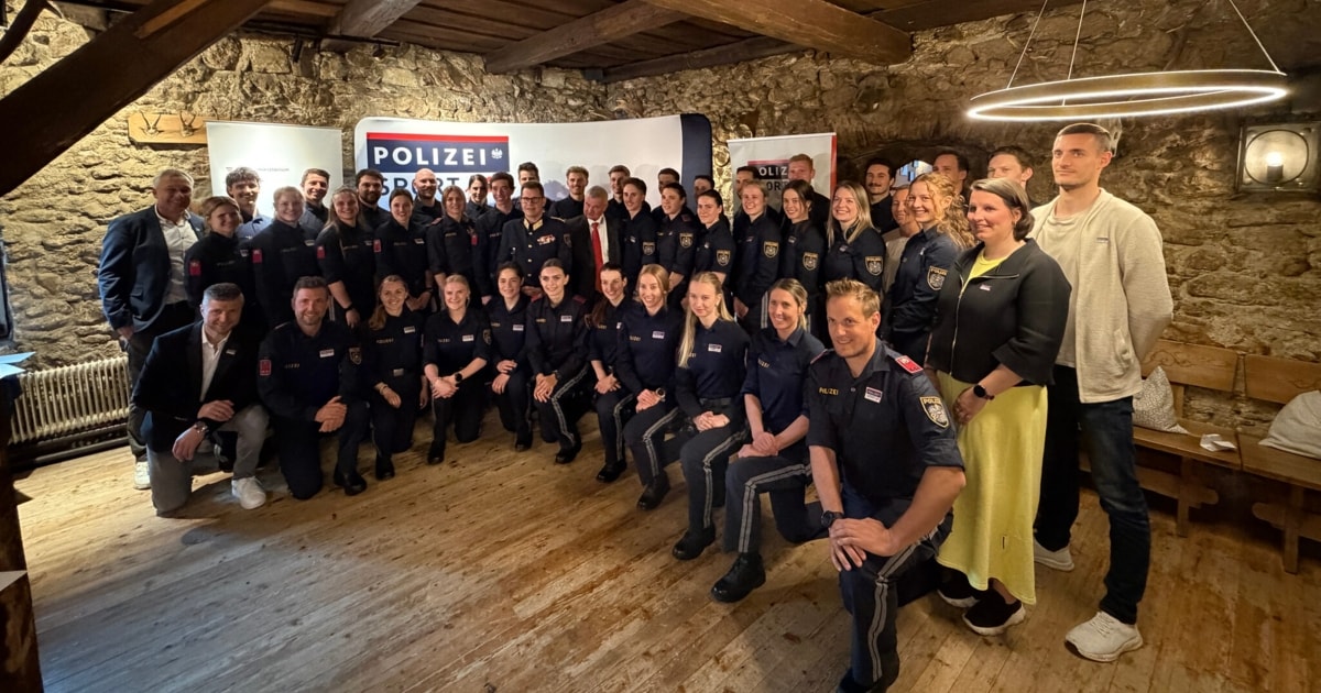 Dankesdekrete - Auch Dackel will Polizei-Wintersport-Ehrung | krone.at