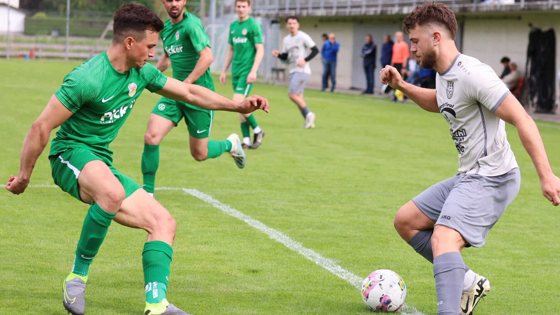 TIROLER FUSSBALLSZENE - Meisterkampf und Verbalduell: Topspiele im ...