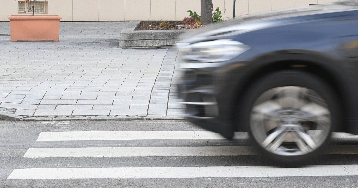 Schwere Verletzungen - Fußgängerin (40) am Schutzweg von Pkw erfasst ...