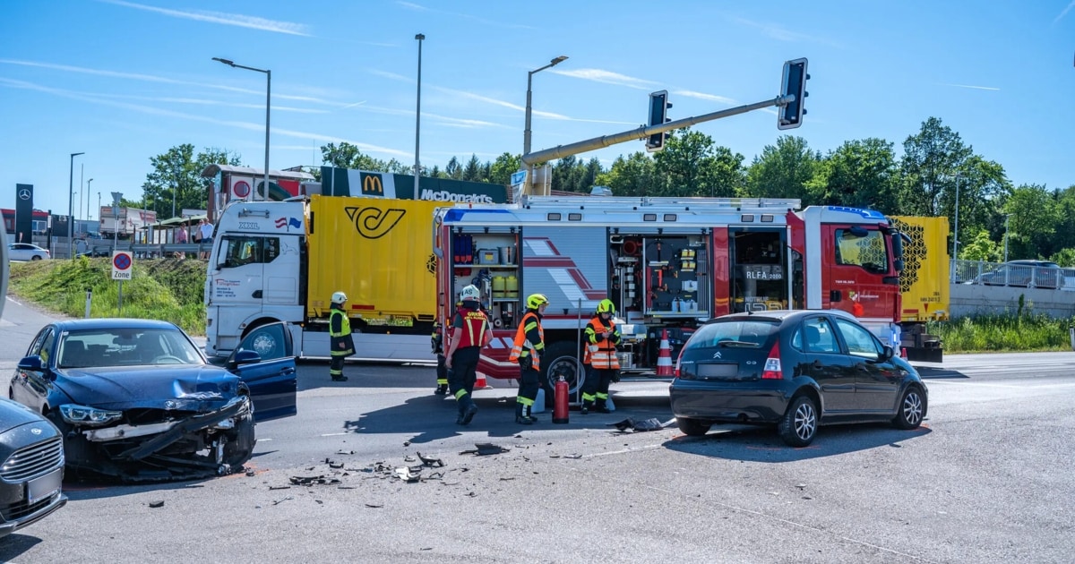 Frontalcrash - Bundesheer-Sanitäter waren bei Unfall Ersthelfer | krone.at