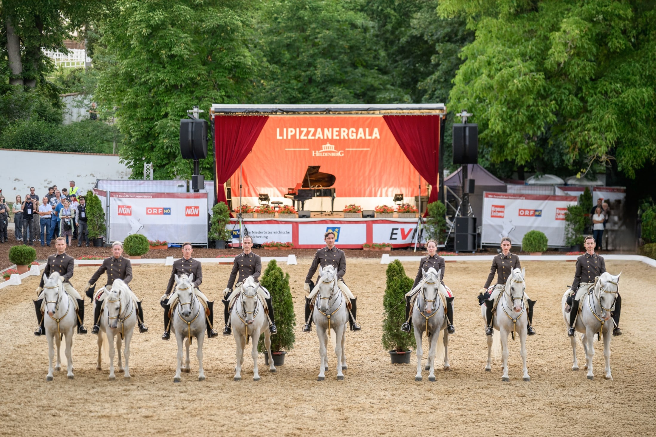 Am Heldenberg - Die „Krone“ bringt Sie zur Lipizzaner-Gala | krone.at