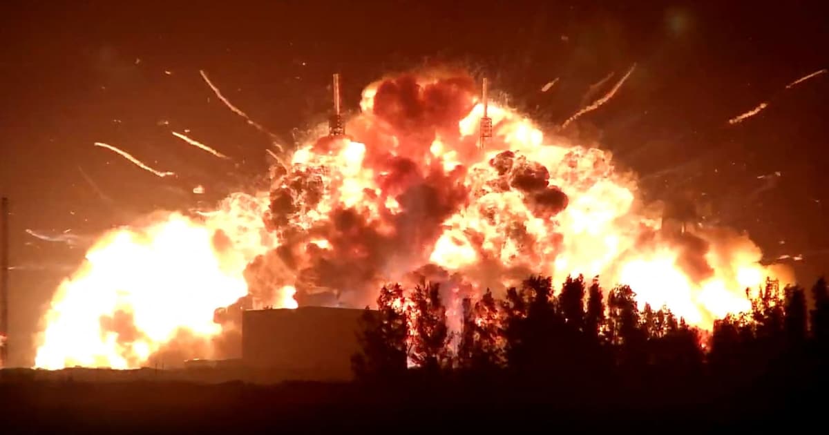 Gigantische Explosion - Raketen-Desaster könnte Blue Origin Jahre ...