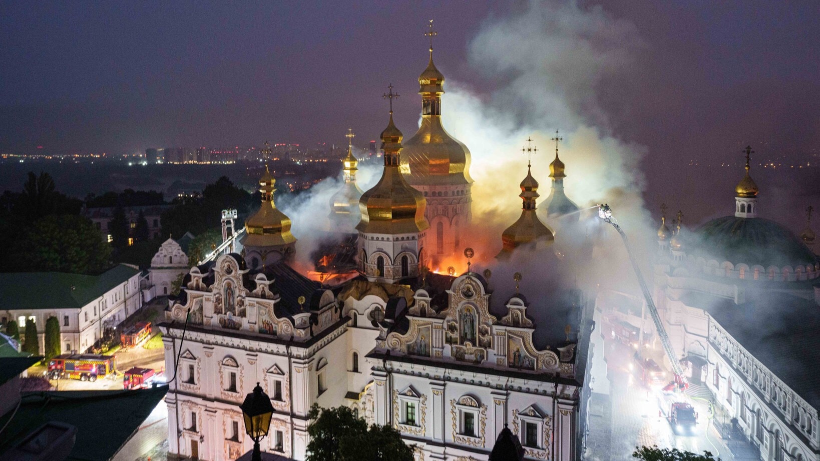 Ist Weltkulturerbe - Berühmtes Höhlenkloster in Kiew steht in Flammen ...